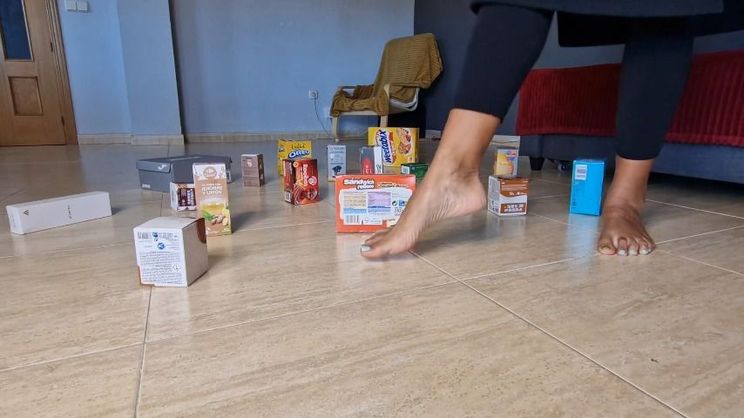 Goldenlace Giantess Crushes Box City Manyvids