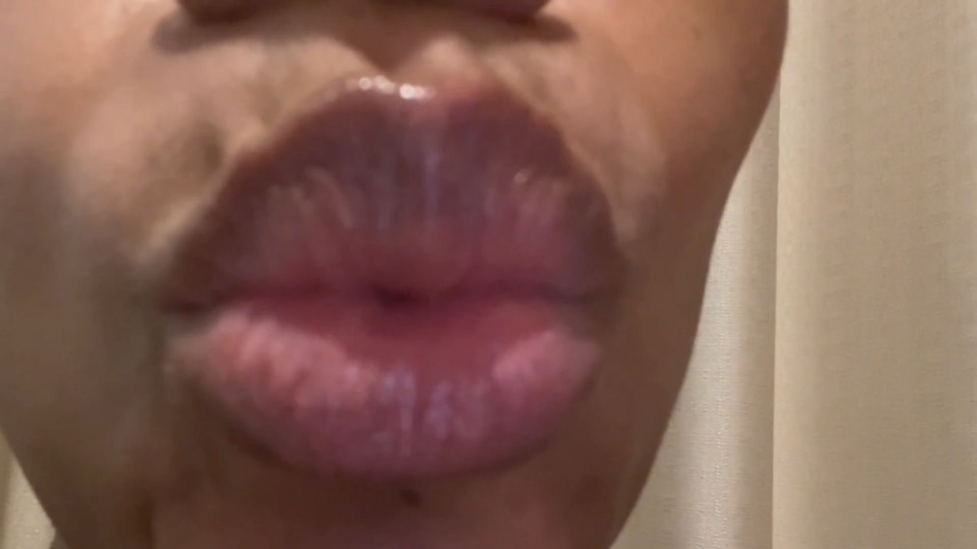 Fetish Allure Kissy Kiss And Licking Glossy Lips Manyvids